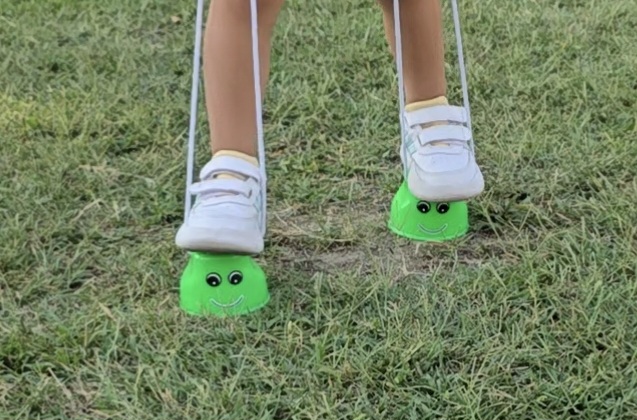 Cup Walking Stilts – Paleta për Ecje | Trajnim Balanci & Koordinimi (3+)